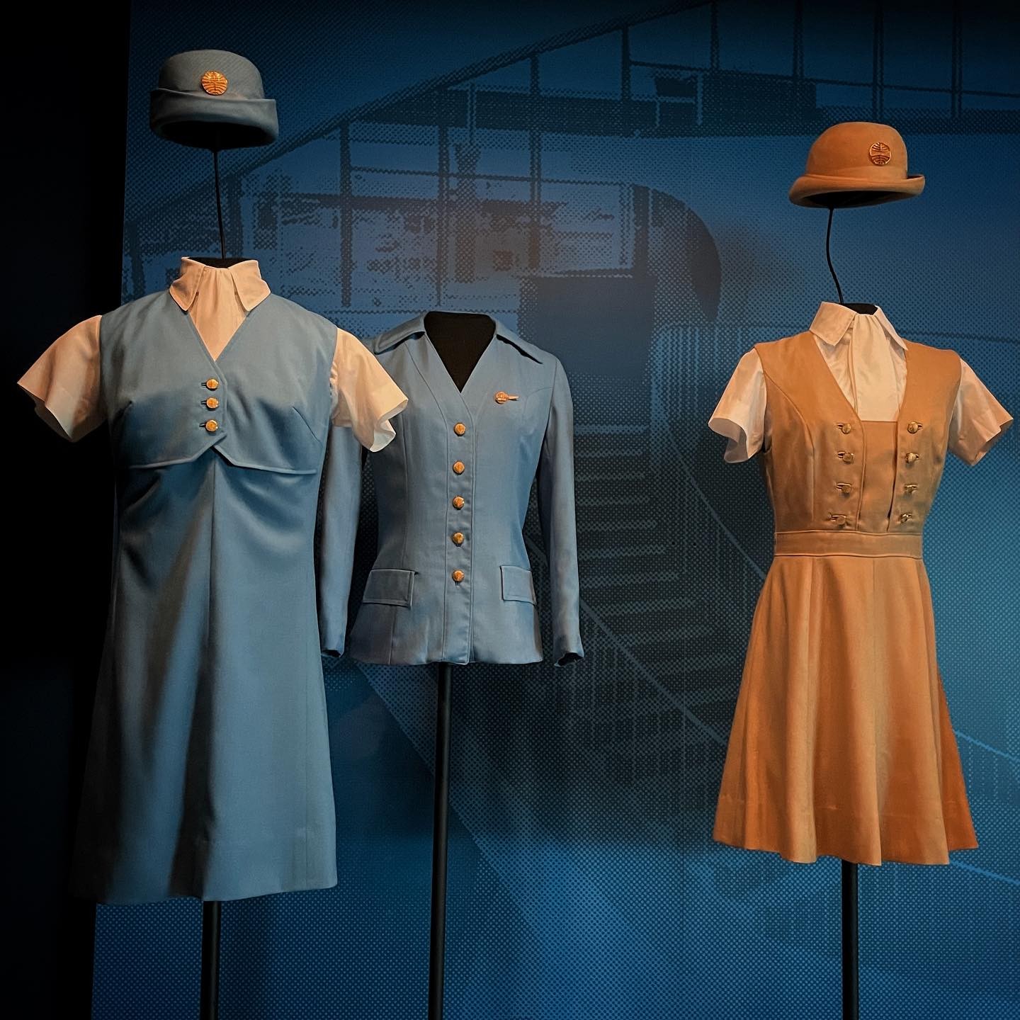 im-not-that-into-fashion..-but-the-iconic-1970s-pan-am-uniforms-just ...