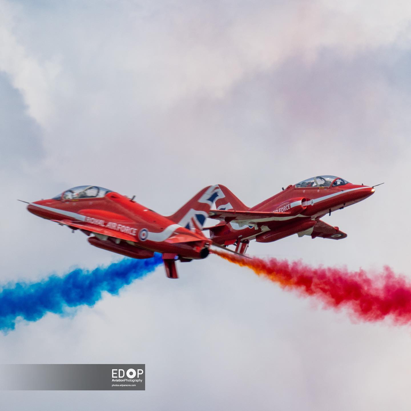 the-raf-red-arrows-always-a-crowd-favourite-rafredarrows-redarrows ...