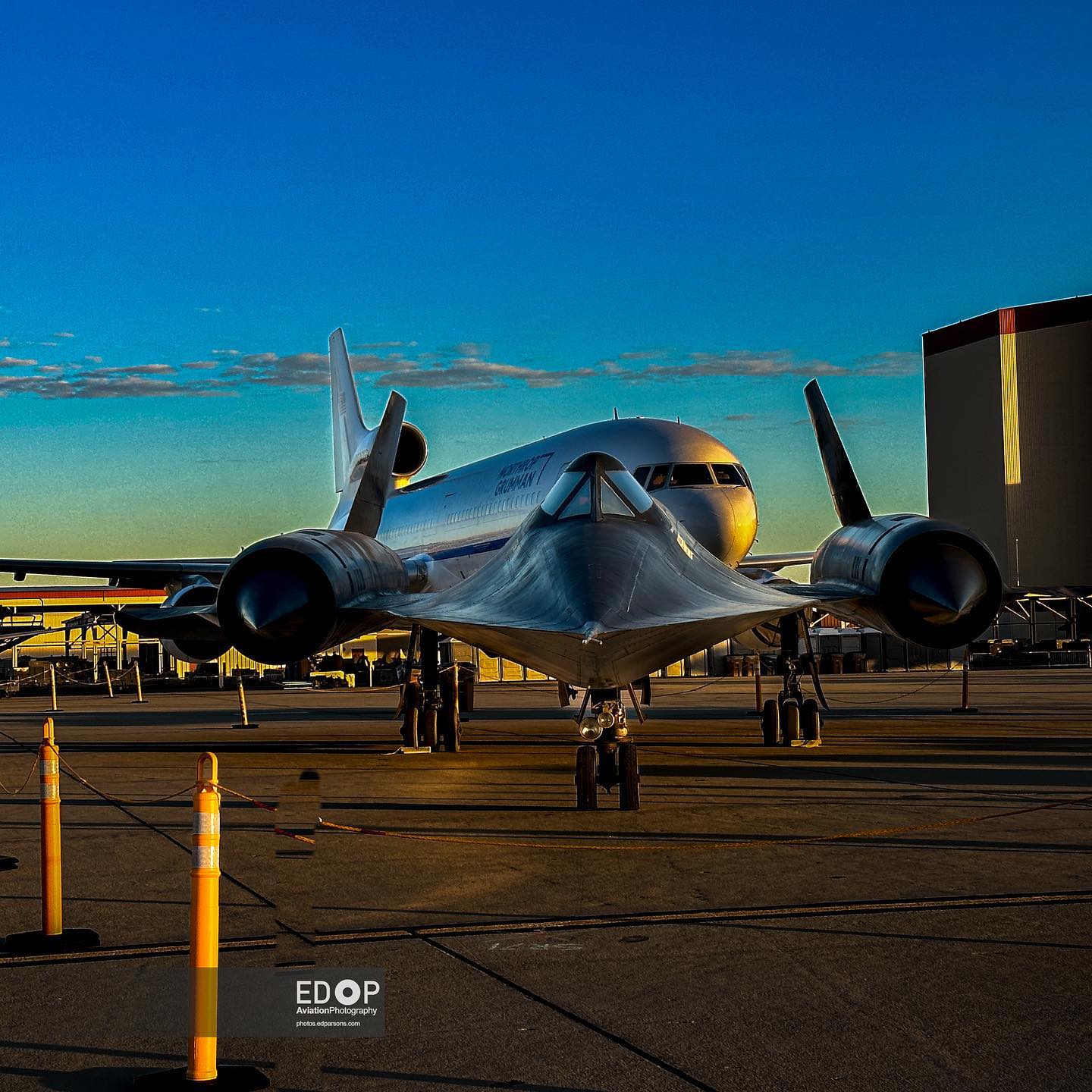 lockheed-remembered-last-picture-from-the-@avairshow-the-sr-71-and ...