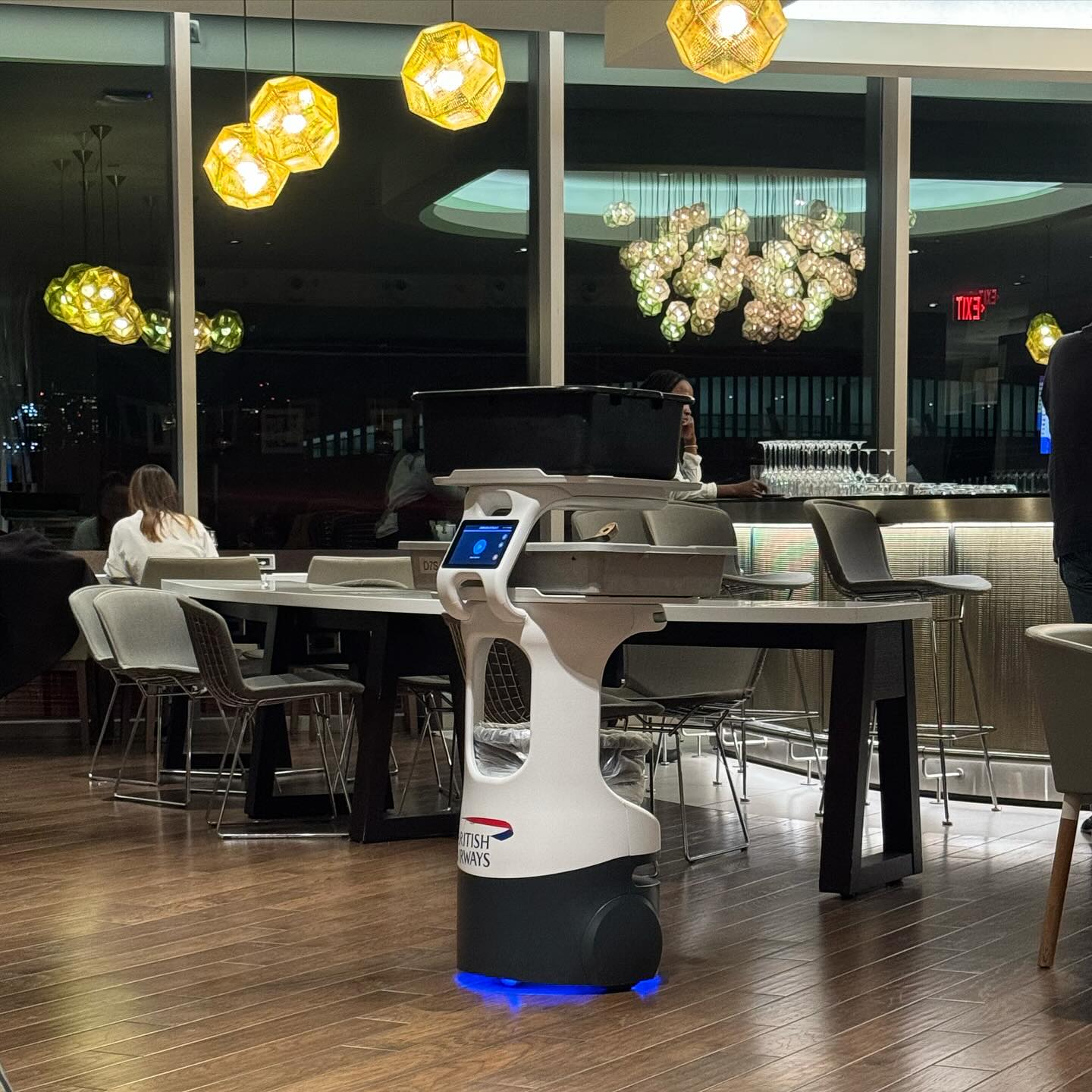 robot-lounge-assistant-working-in-the-british-airways-lounge-at-bos ...